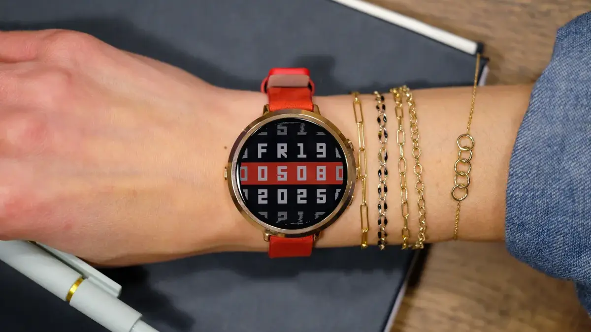 Pebble Round 2, Smartwatch Tipis, Tahan Sampai Dua Minggu - PCplus Live