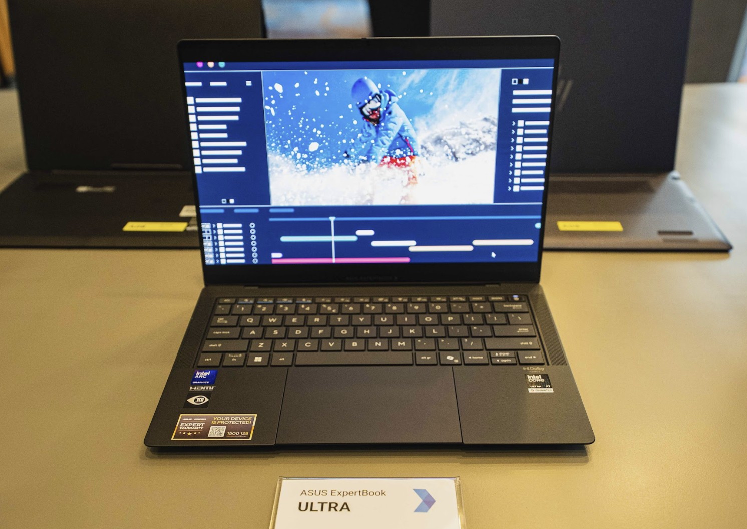 ASUS ExpertBook Ultra. Standar Baru Laptop Bisnis Terbaik di Era AI ...